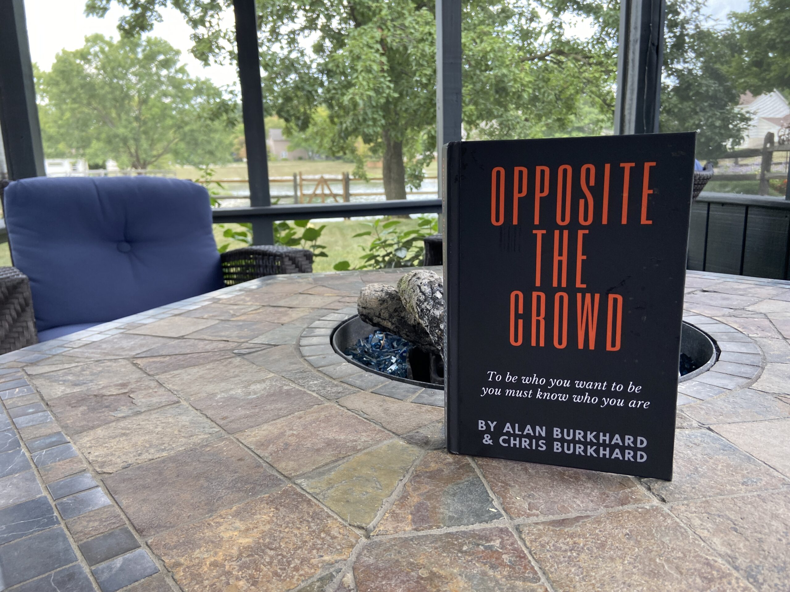 Why Opposite the Crowd? - Placers